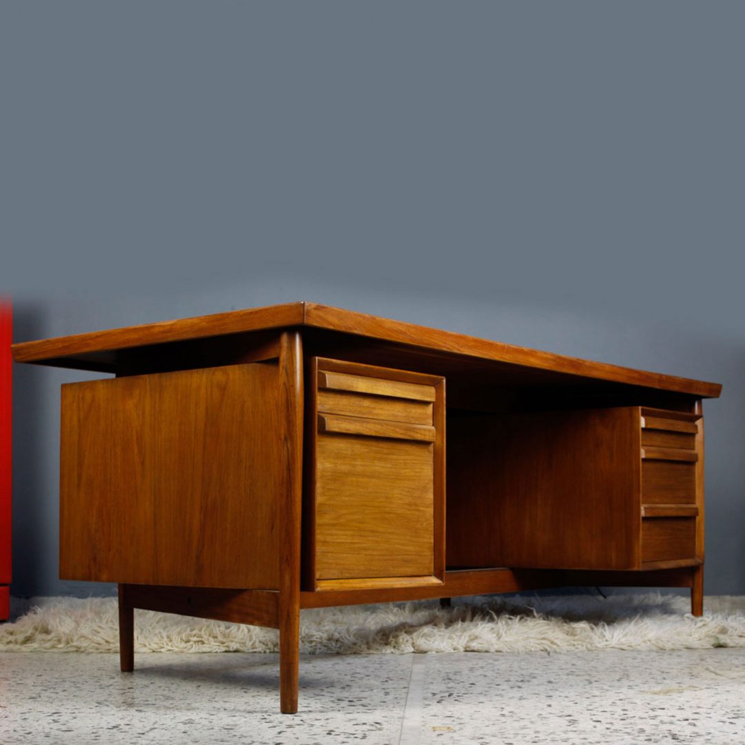 Mid Century Danish Modern Desk, Oddense Maskinsnedkeri - MODERNON - A ...