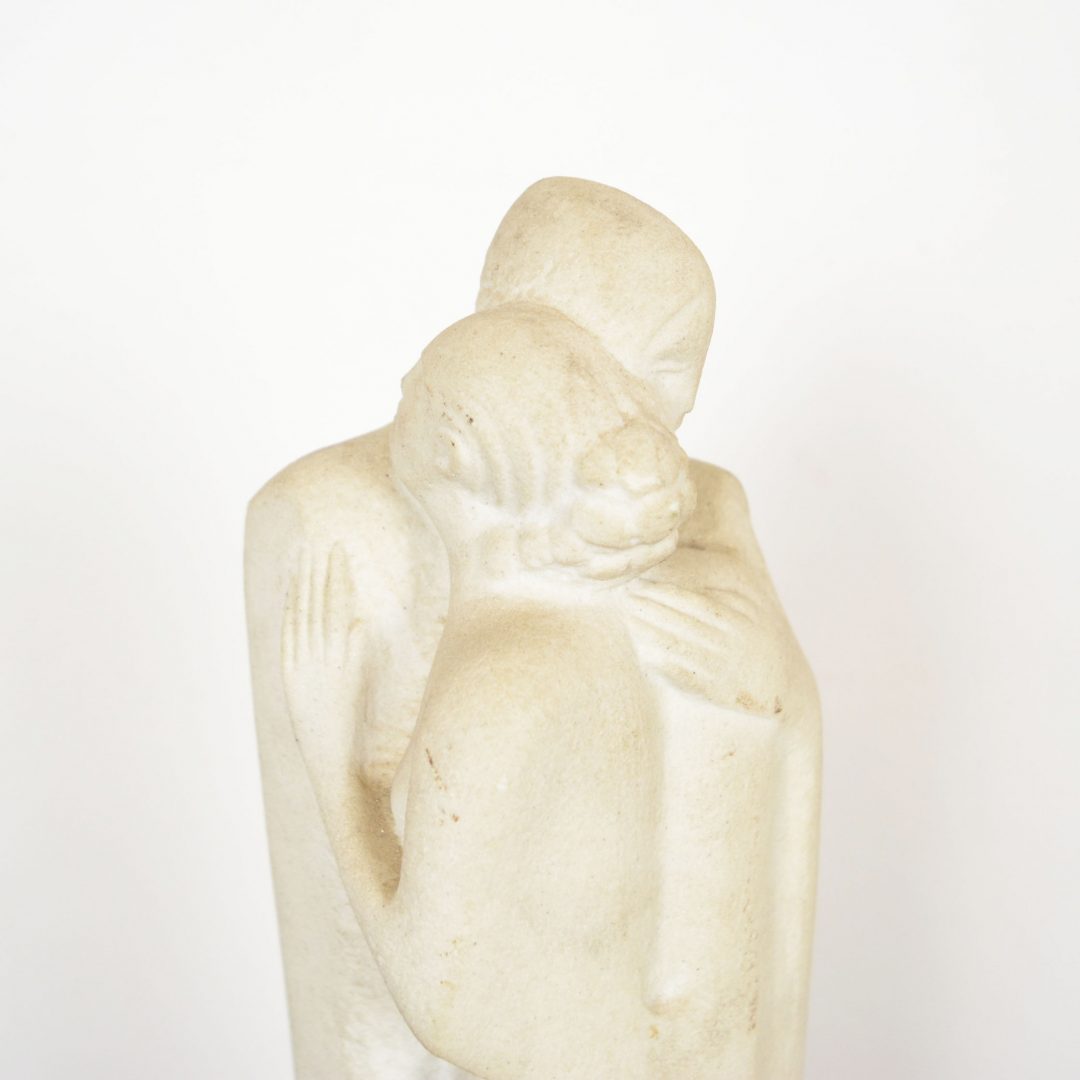 Statue Hug -Rent Only- MODERNON - A Retrosexual Movement