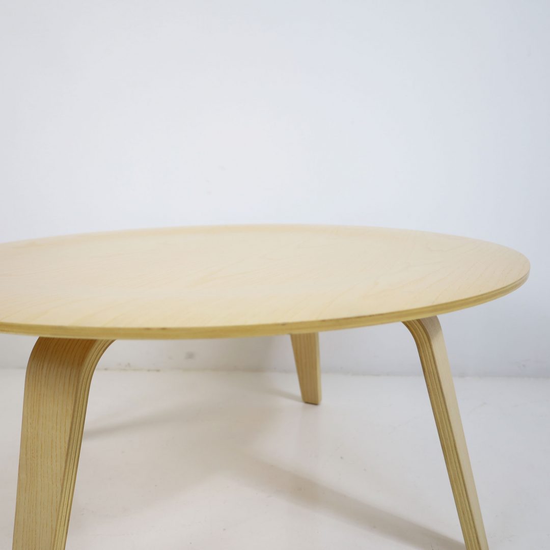Round Coffee Table -In Oak - MODERNON - A Retrosexual Movement