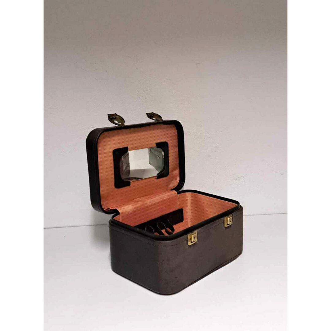 Vintage Vanity Case -Rent Only- MODERNON - A Retrosexual Movement