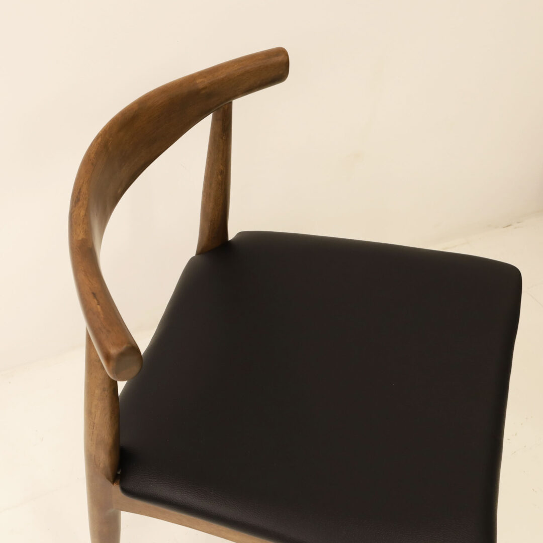 Curved Backrest Dining Chair - MODERNON - A Retrosexual Movement